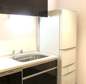 【2025年最新】マンションのキッチンリフォーム完全ガイド｜費用・事例・注意点を徹底解説 - RENOTTY